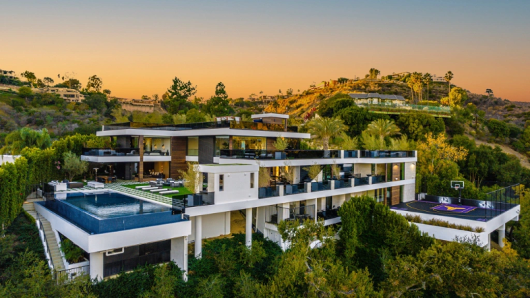Jeffrey Feinberg Relists Brentwood Mansion for $43 Million - Brentwood News