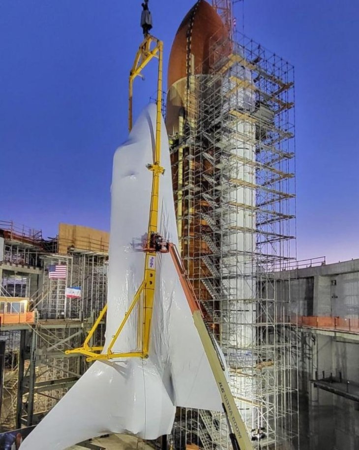 Milestone Achieved: Endeavour Lifted for Display at California Science ...