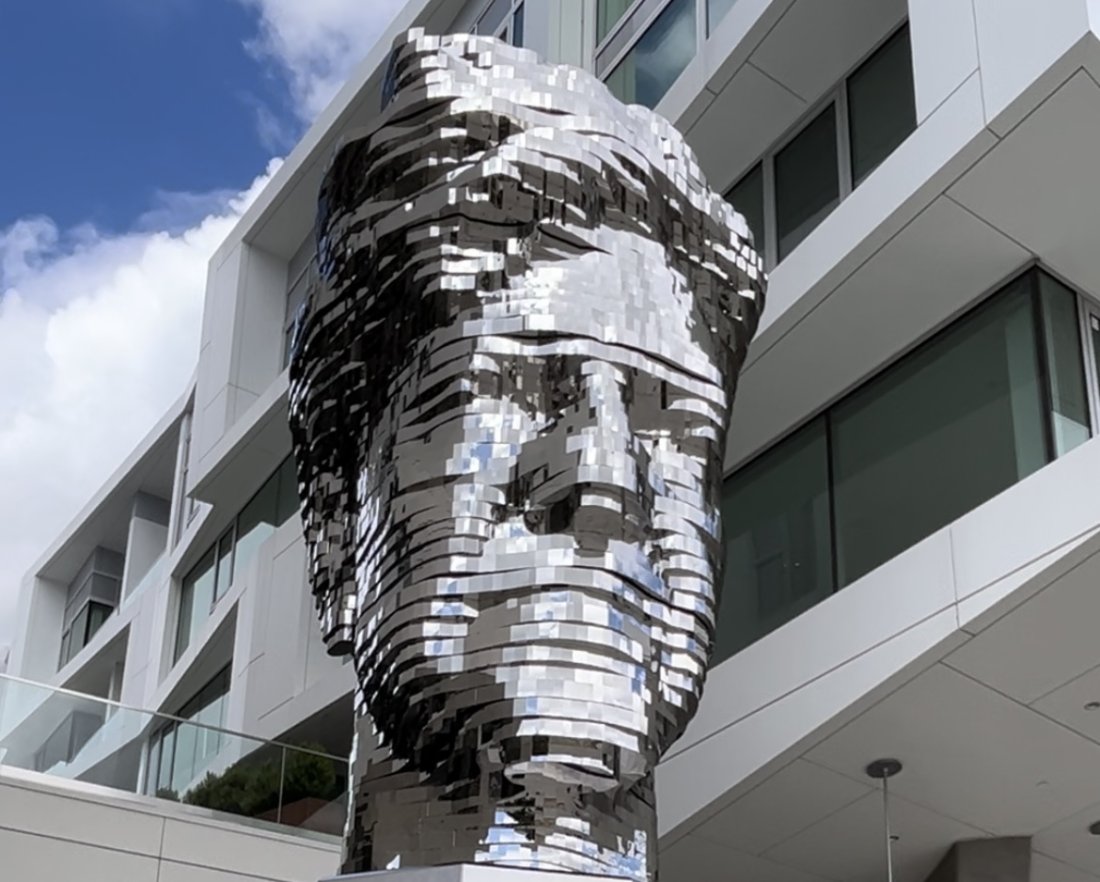 (Video) Giant Spinning Statue of David Lynch Unveiled in Santa Monica ...
