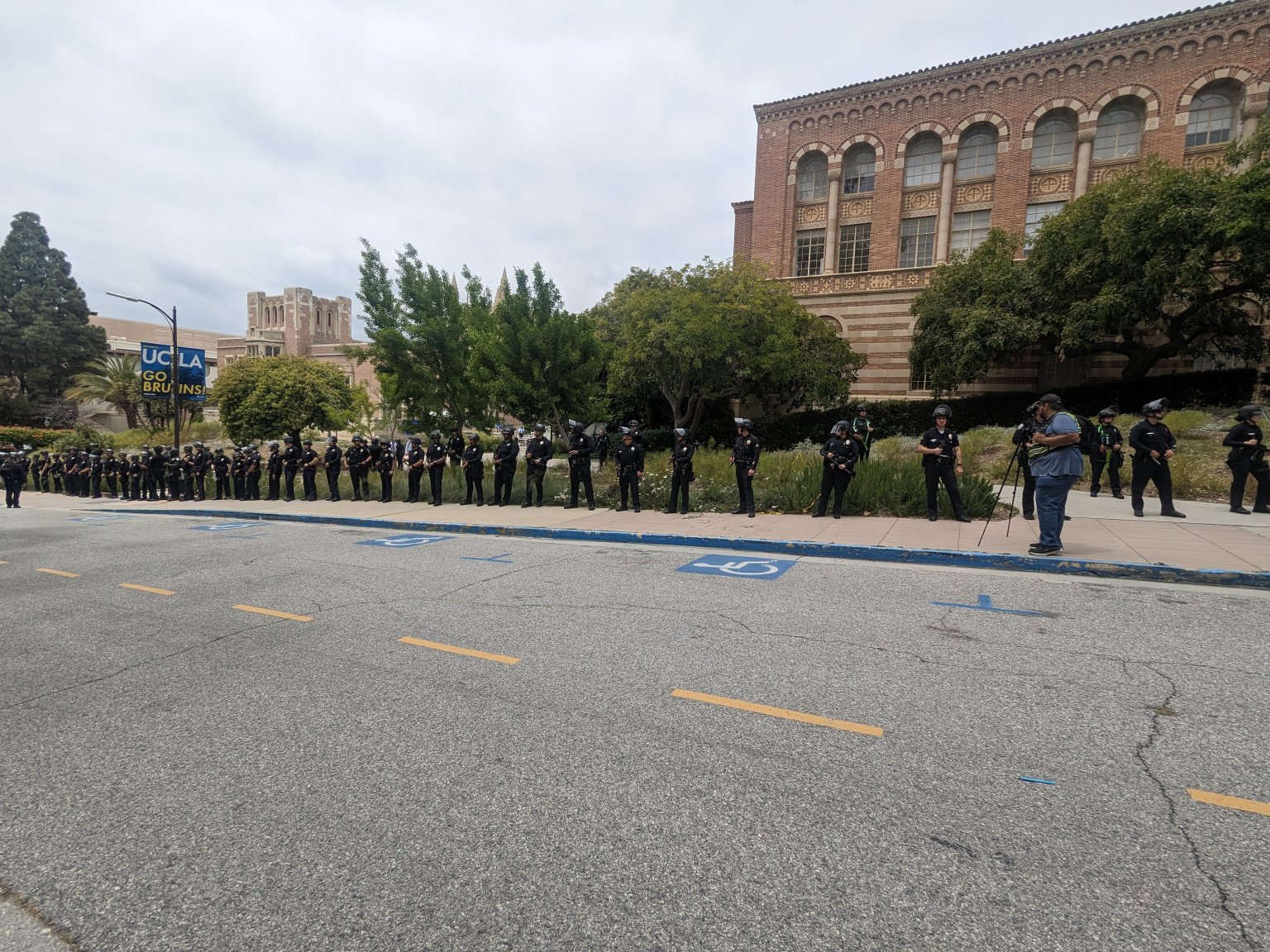 UAW Local 4811 Calls for Strike at UCLA and UC Davis Over Unresolved ...